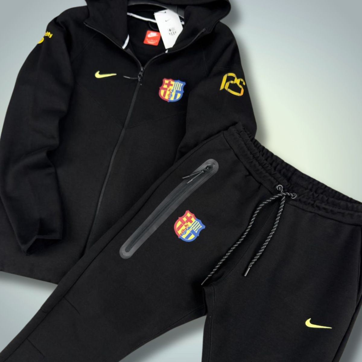 Nike Barcelona Tech Fleece moška trenirka, črna. Vrhunska kakovost ...